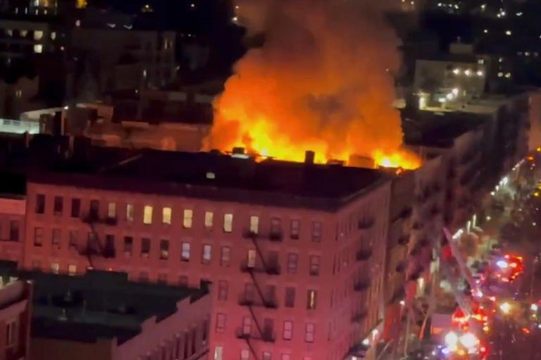 New York fire: Terrifying video shows massive Manhattan blaze