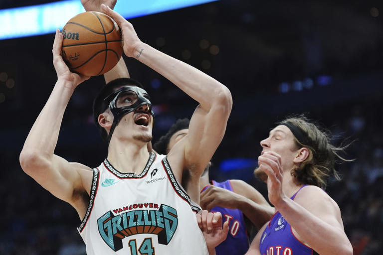 Jackson scores 32 points, Morant has 26 as Grizzlies rout Raptors 138 ...