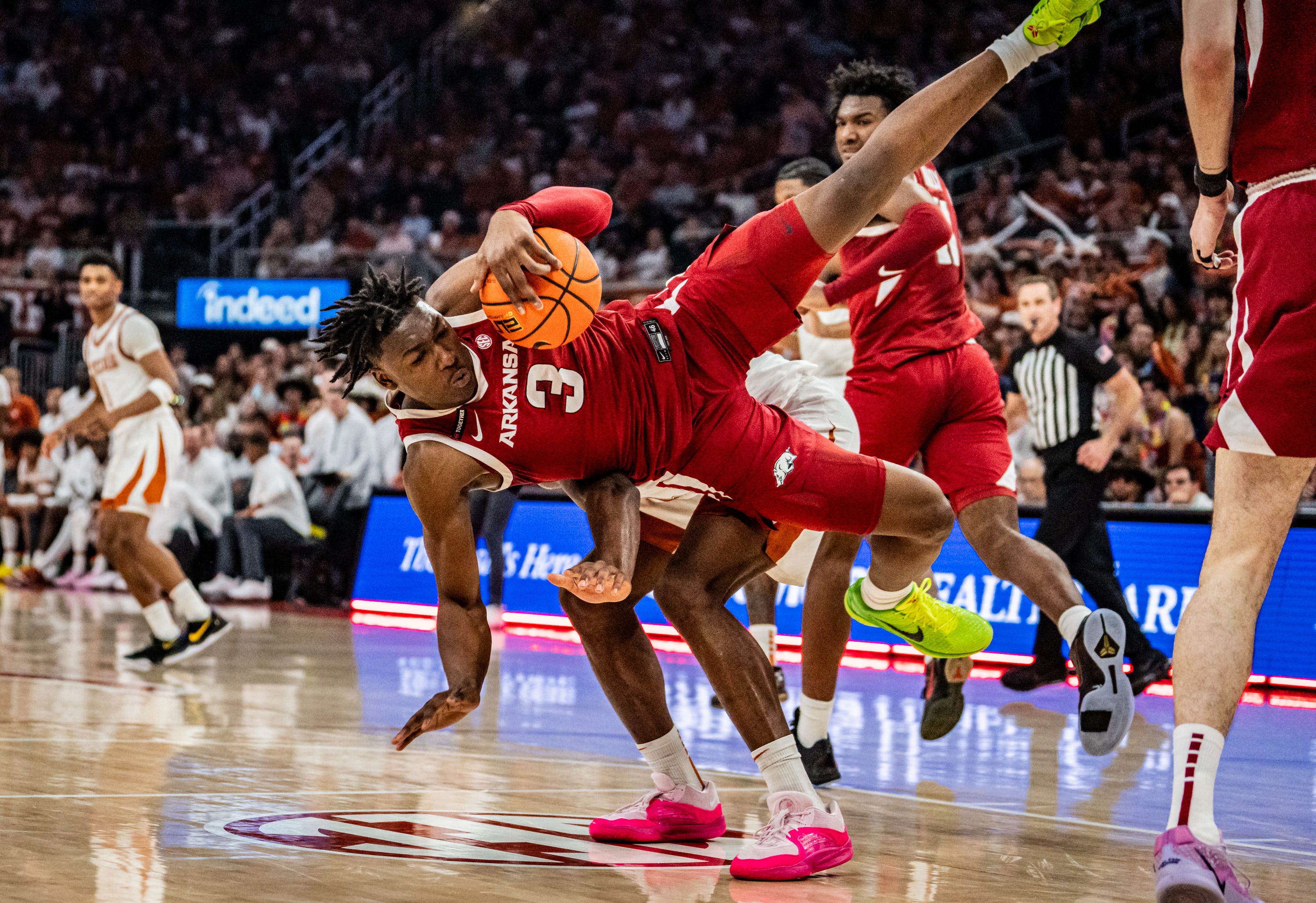 Arkansas basketball vs Texas score: Hogs hold off late rally to knock ...