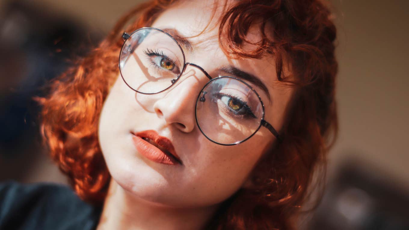 7 Signs Someone Has Clingy Person Syndrome, According To Psychiatrist