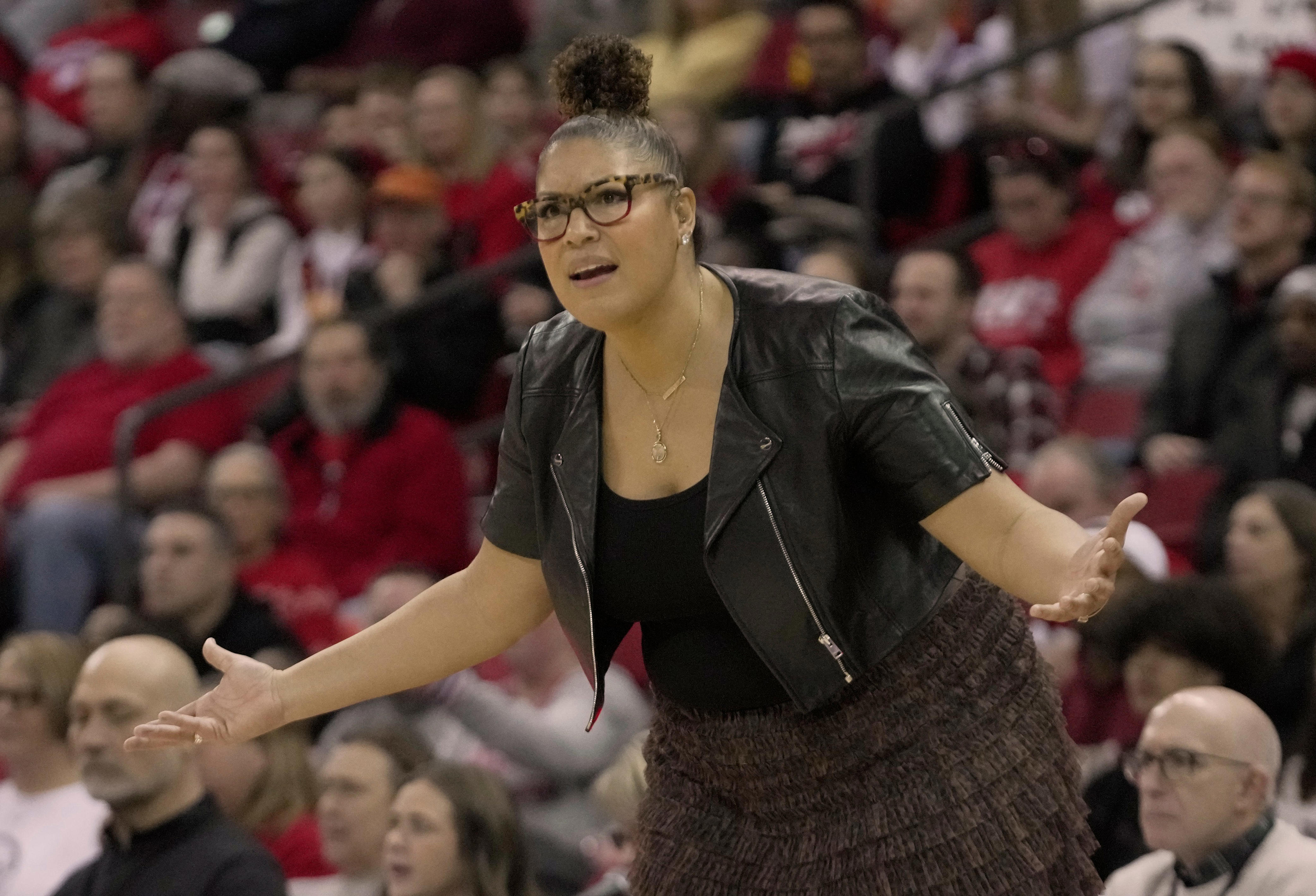 Five former Wisconsin women's basketball players file lawsuit against ...