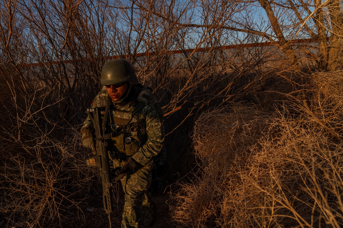 Guarding the Border: Mexican Soldiers Deployed in the Valley of Juarez ...