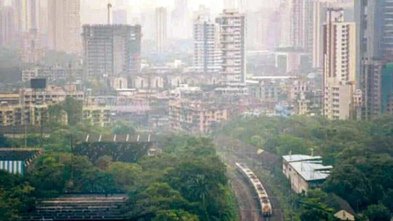 Mumbai weather update: Clear skies, 32°C temperature and AQI at 127 today