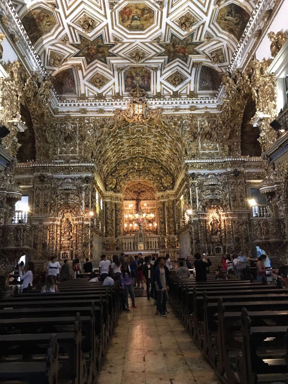Turista de SP morre em desabamento de teto de Igreja de São Francisco ...