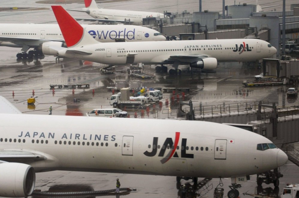 FAA looking into Delta, Japan Airlines on-ground collision in Seattle