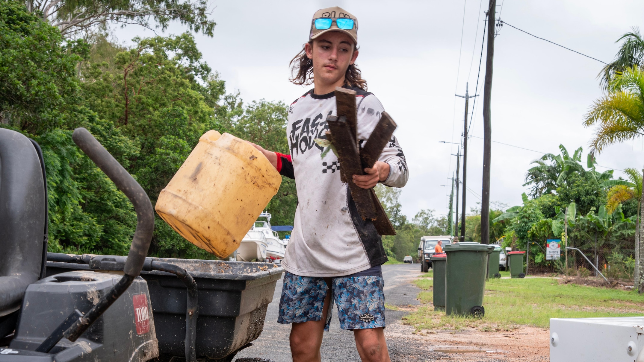 Far North Queensland town of Cardwell begins flood clean-up