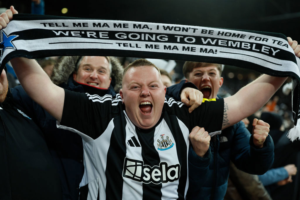 'Must be the ball': Arsenal coach taunted by fans