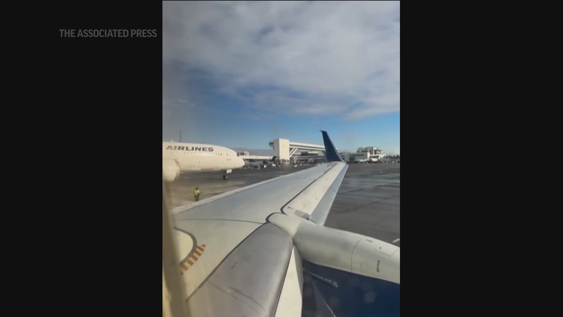 No injuries after planes collide at SEA Airport on taxi line