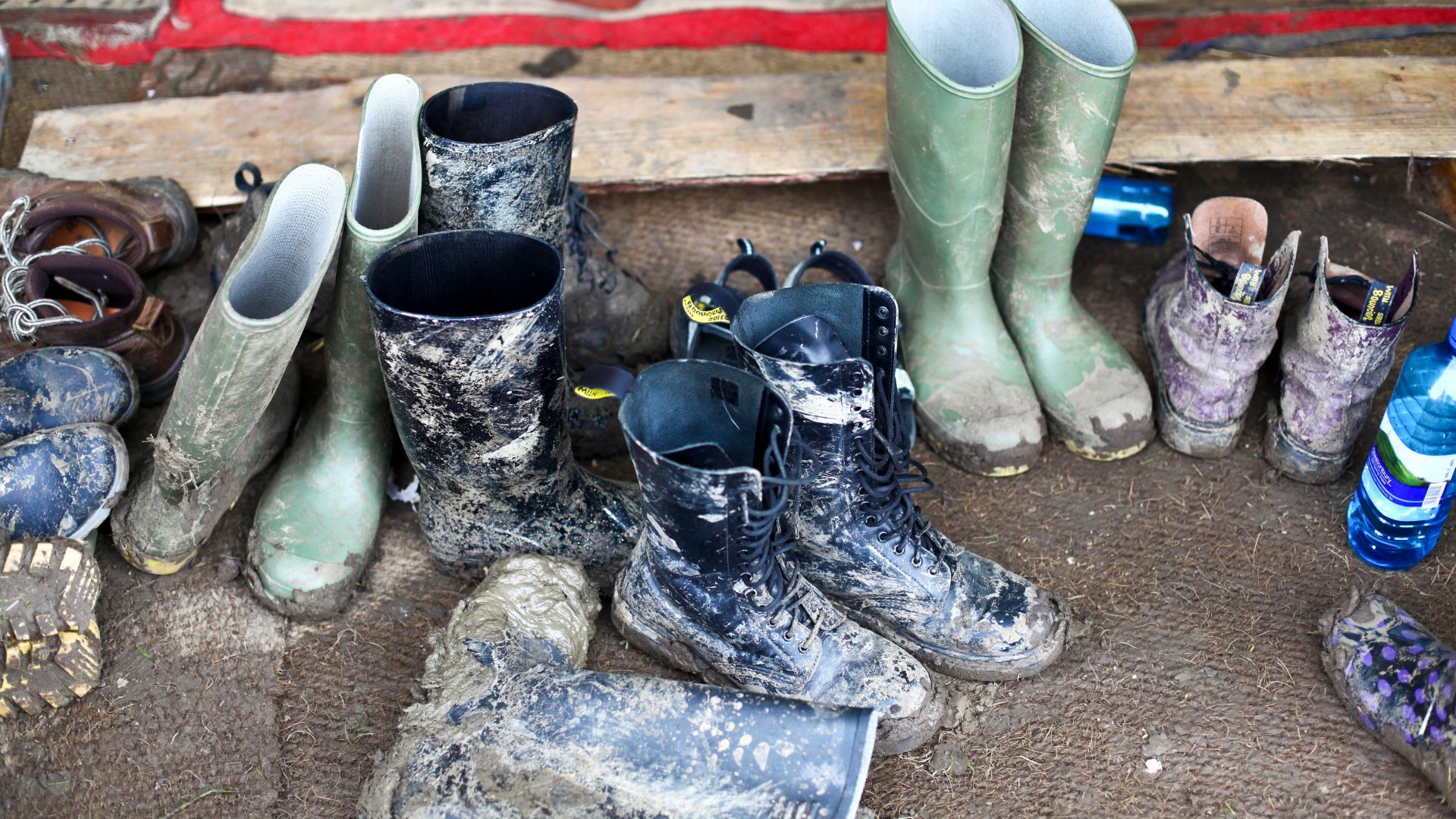 How to clean wellies - a step by step guide to making muddy rubber ...