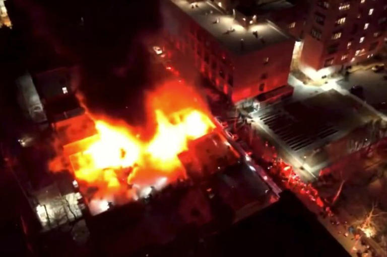 New York fire: Terrifying video shows massive Manhattan blaze