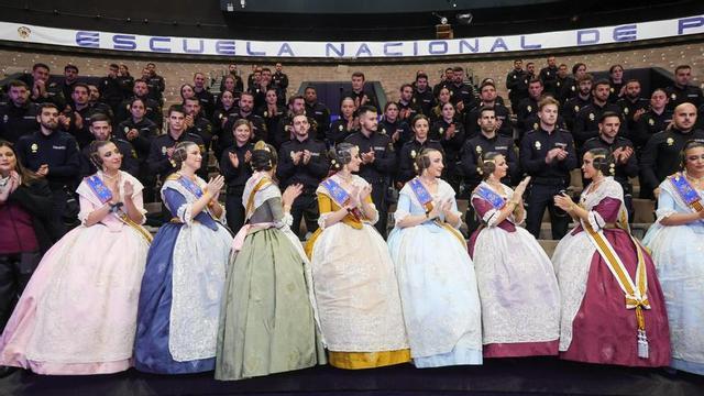 Lágrimas de emoción en la visita de Berta y la Corte a la Academia de ...