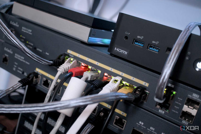 4 advantages of stacking network switches (and why you'd want to)
