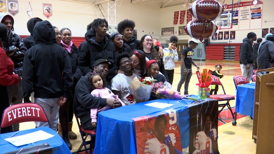 Seven players from Lansing Everett football signed to play at the next ...