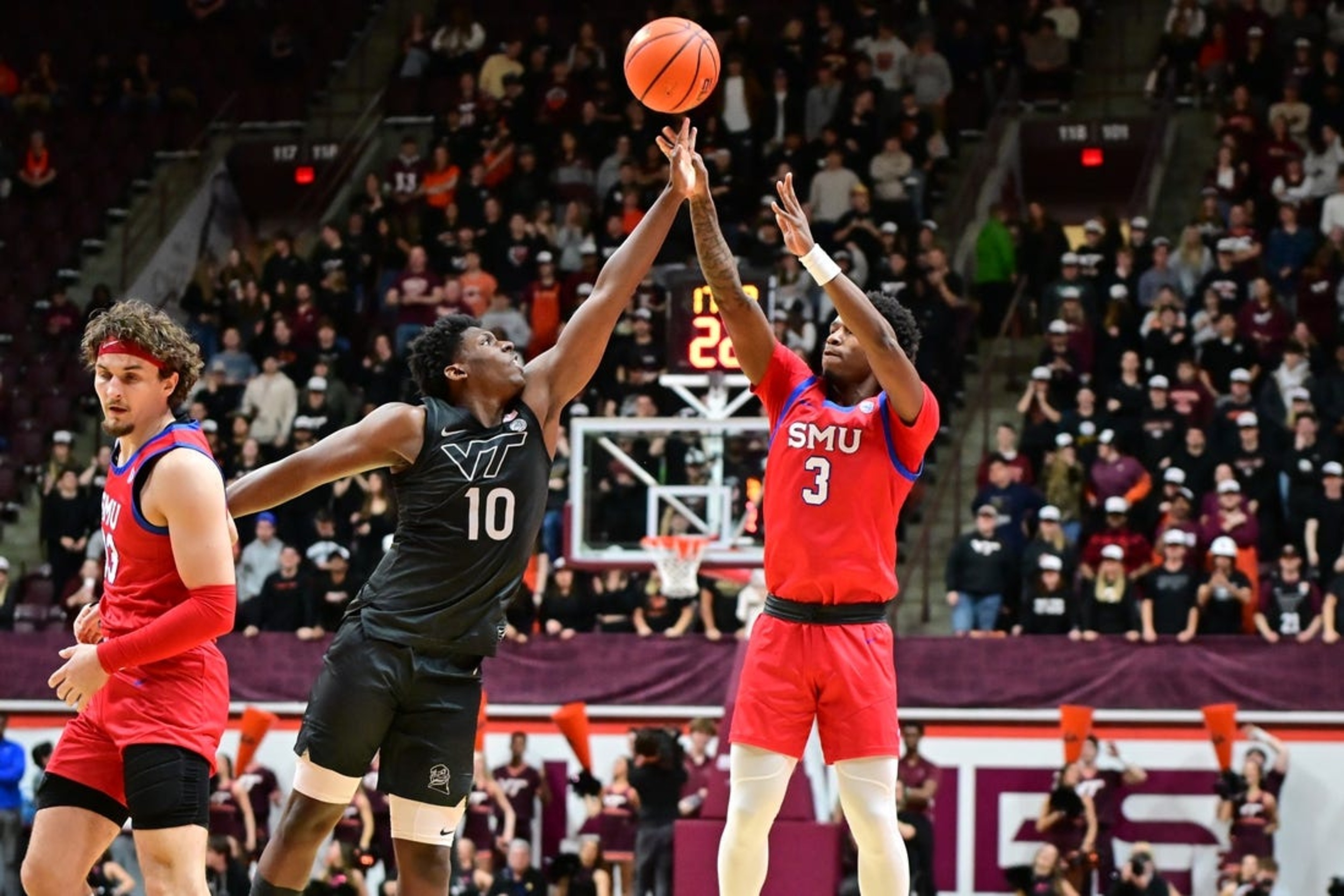 Chuck Harris' late surge helps SMU slide past Virginia Tech