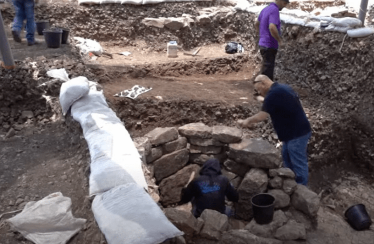 Excavation near Jerusalem finds 9,000-year-old six-fingered Neolithic ...