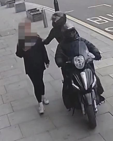 Phone snatch city: Met Police seize 1,000 stolen mobiles in single week ...