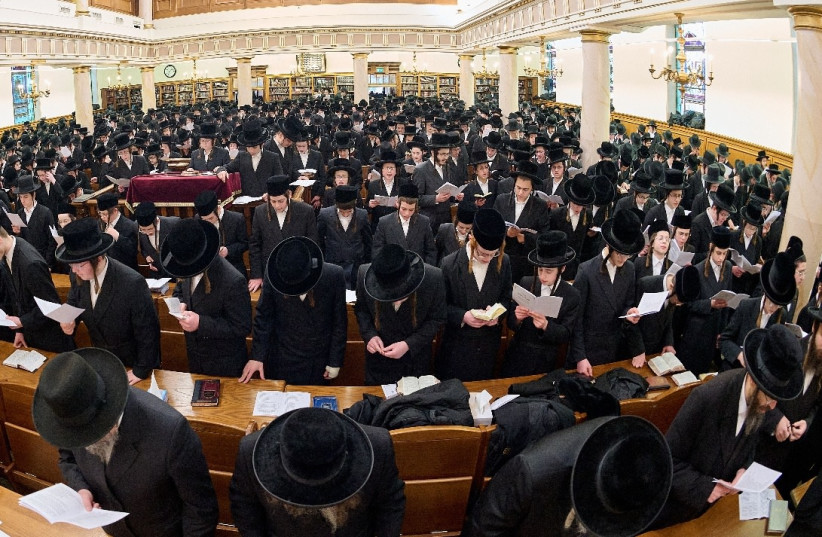 Haredim hold prayer meeting in protest of bill threatening Yeshivas
