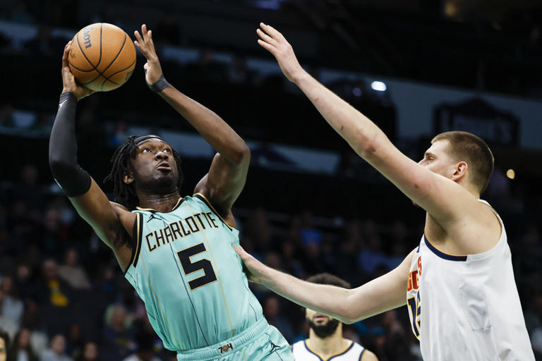 Lakers land center Mark Williams in trade with Hornets for Knecht and ...