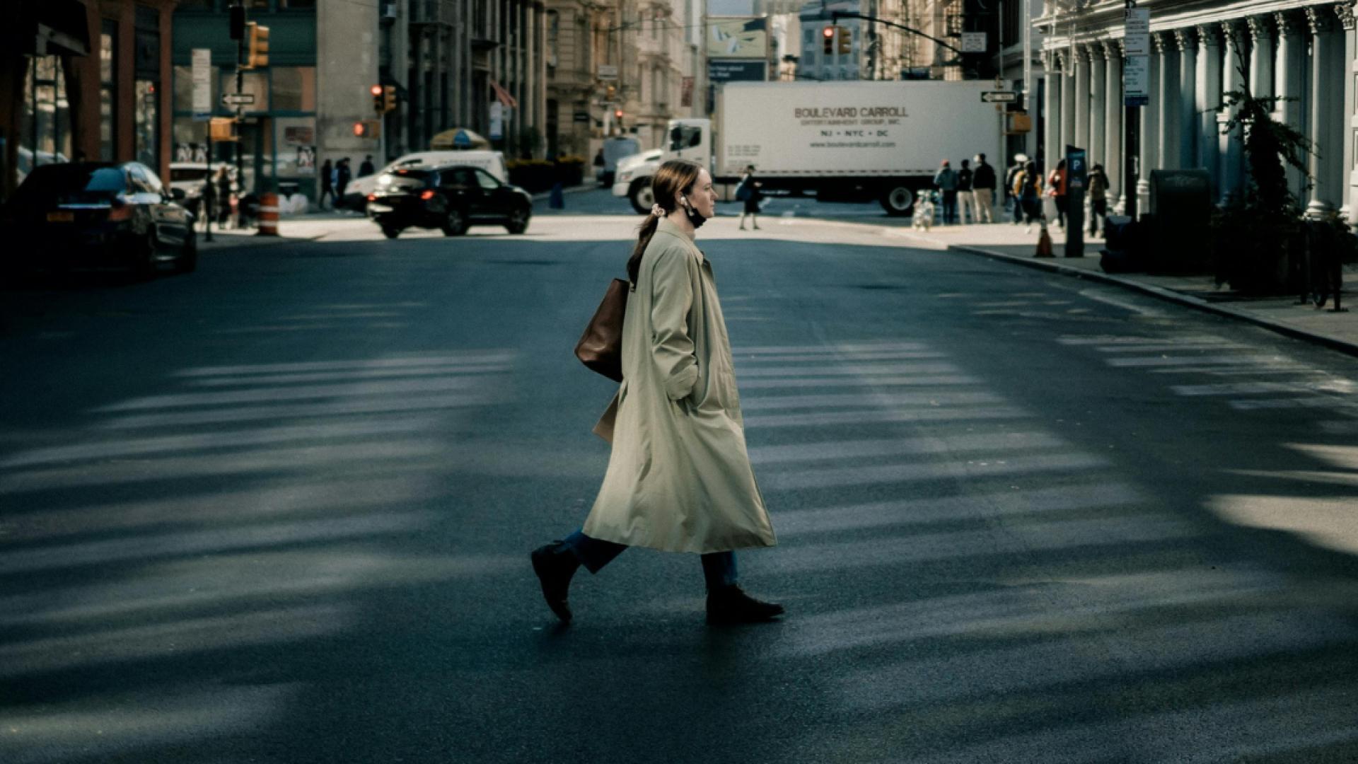 Los beneficios de que una mujer camine deprisa, según esta ...