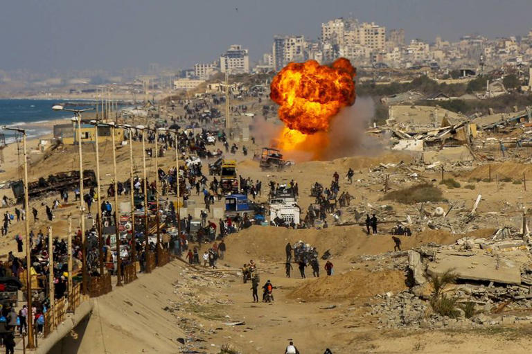 Liam Cunningham says Government is 'putting health of economy ahead of ...