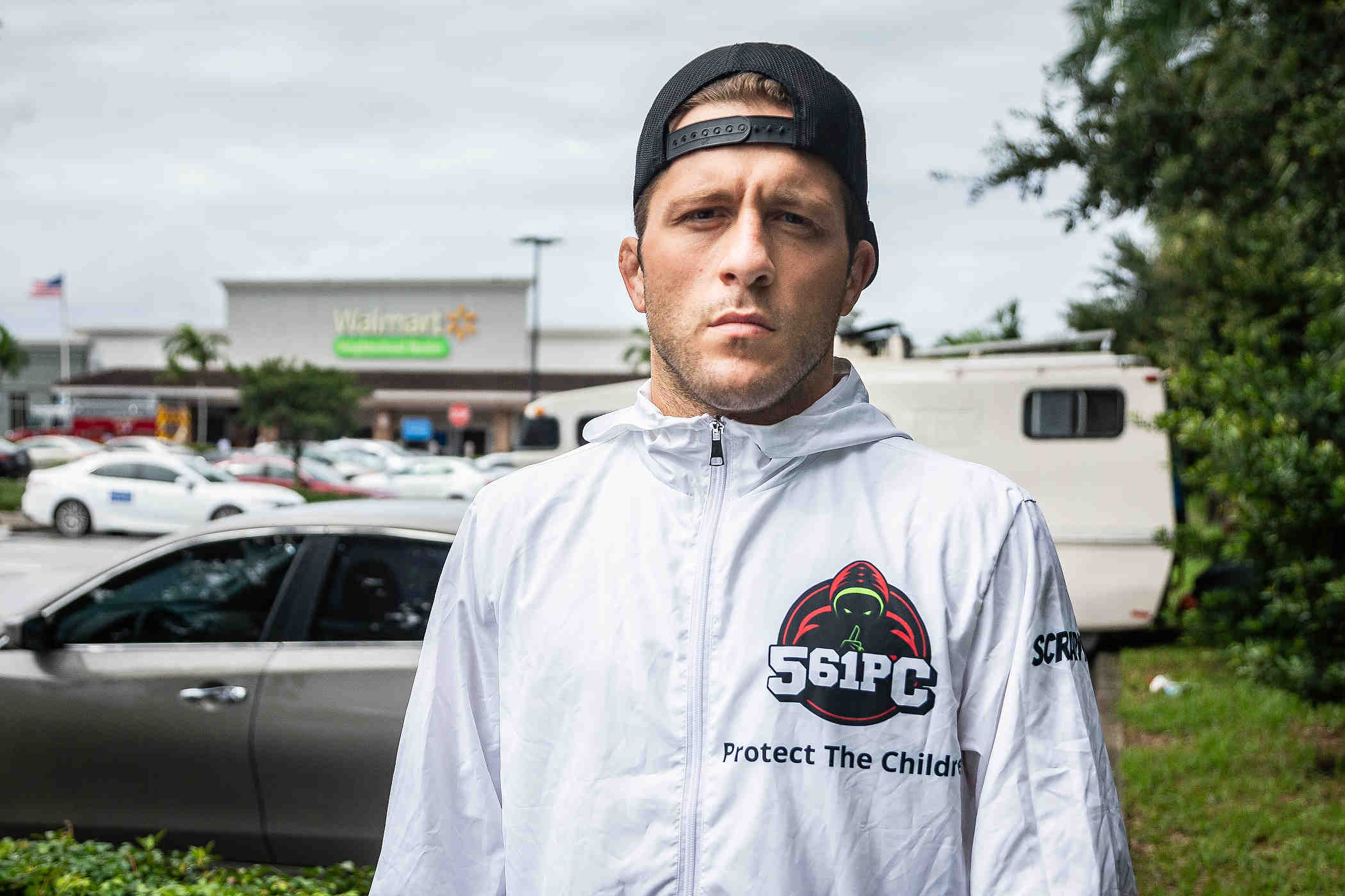 MMA fighter targets child predators with police officers in tow. Does ...