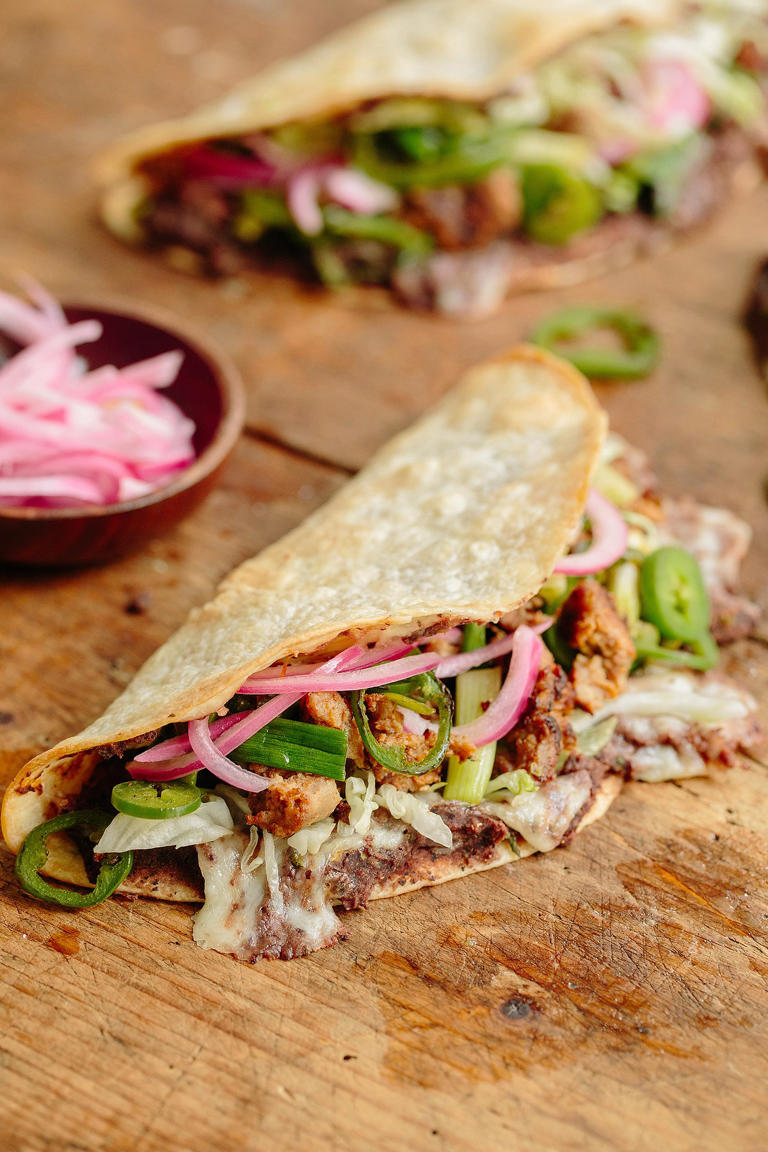 Authentic Tlayuda recipe: A delicious Mexican dish you can make at home