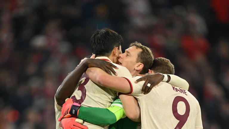 Harry Kane celebrates Manuel Neuer’s extension at Bayern Munich