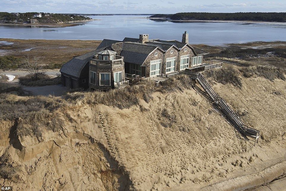 Terrifying images of Cape Cod mansion inches from falling into the sea