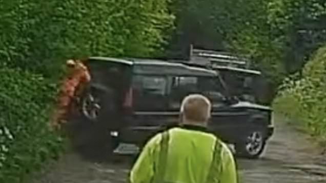 Land Rover driver rams into workman after ignoring road closure