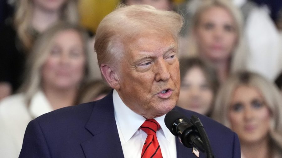 Watch live: Trump speaks at National Prayer Breakfast