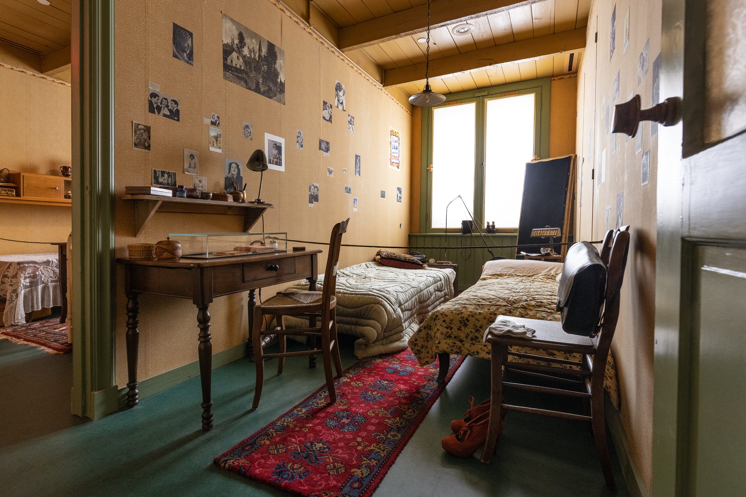 A full-scale recreation of Anne Frank's Secret Annex shows how her ...