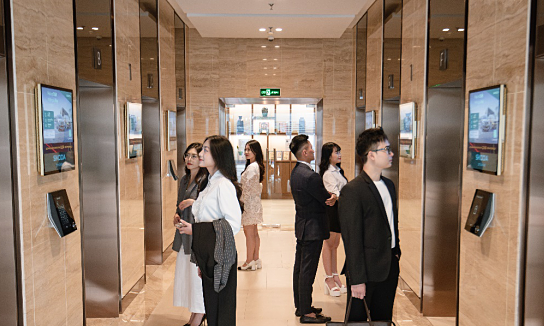 Why elevator screens enhance advertising performance?