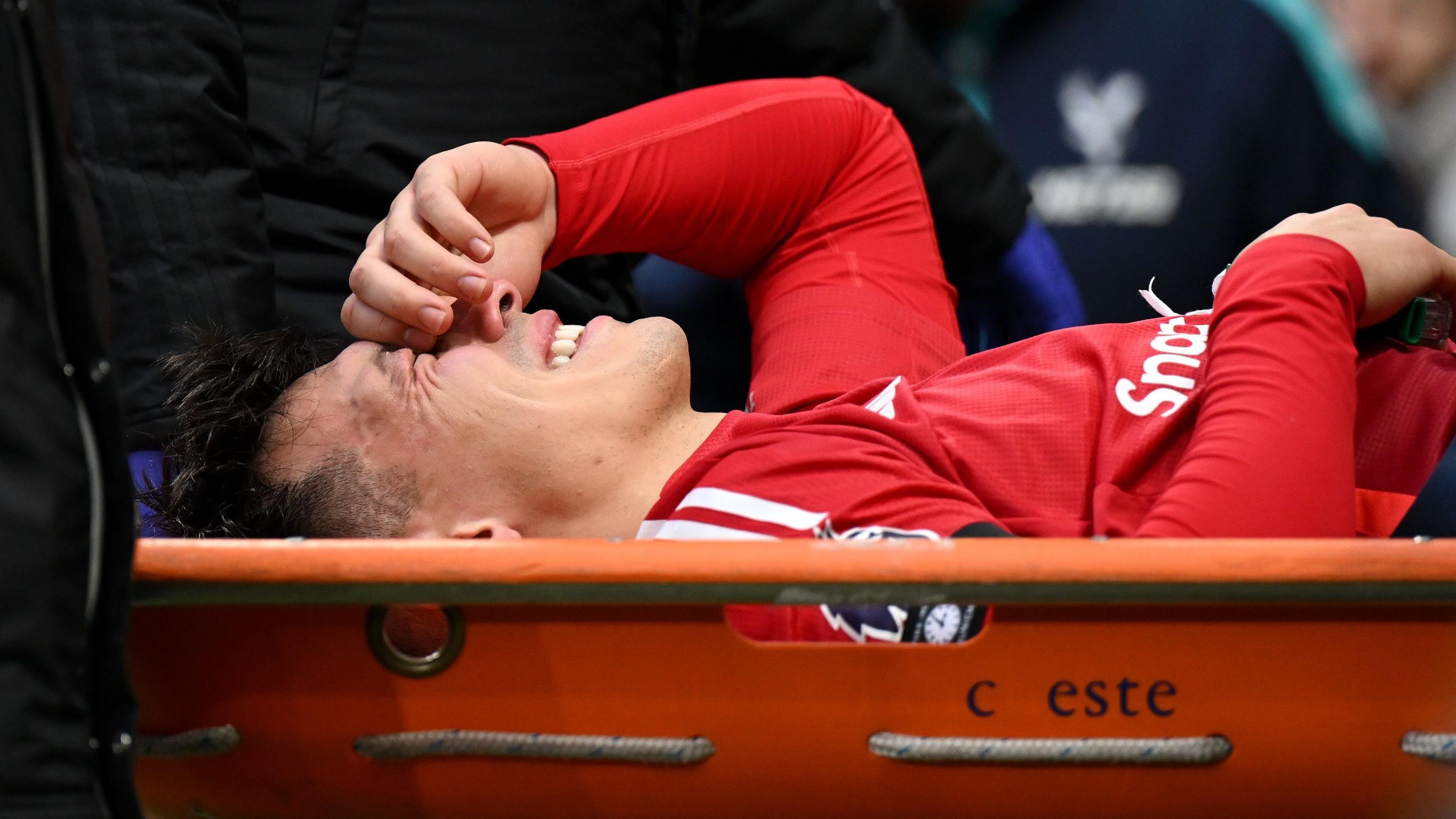 Cruciate knee ligament injury for Man Utd's Martinez