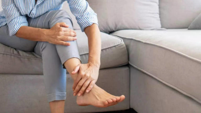 Leg Pain, Swelling, Or Numbness? Experts Reveal What It Could Mean