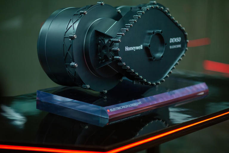 Honeywell to Break Into 3 as It Seeks GE Magic. The Stock Drops After ...