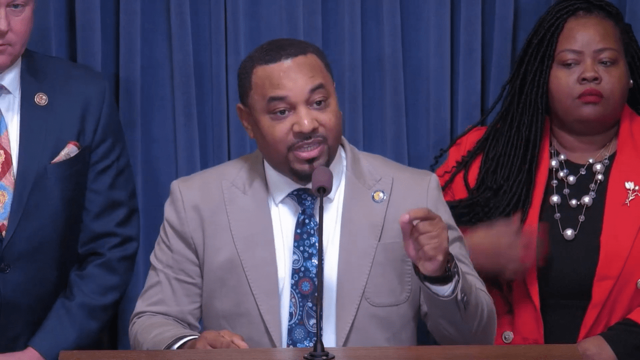 WATCH: Legislation banning certain food additives advancing in Springfield