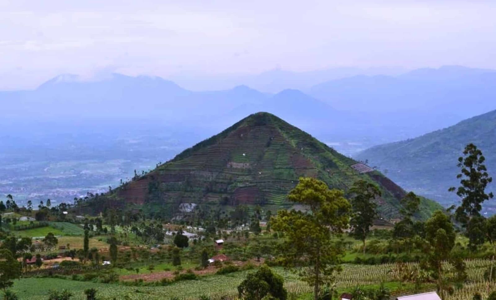 This ‘25,000-Year-Old Pyramid’ Is Older than Egypt’s—but Scientists Say ...