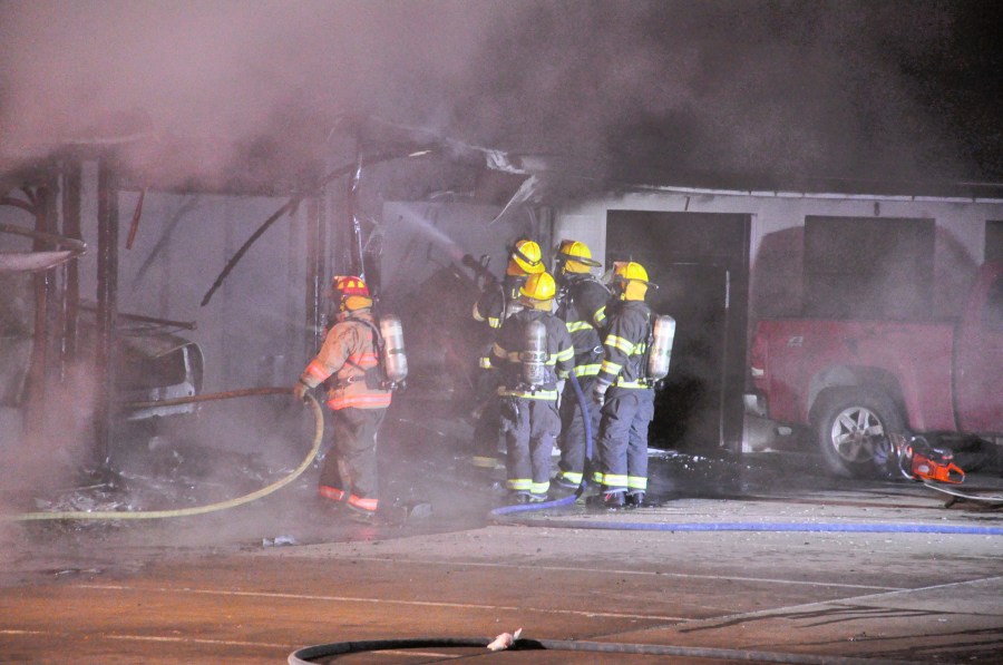 Le Mars multi-unit garage fire damages multiple cars, motorcycles, and ...