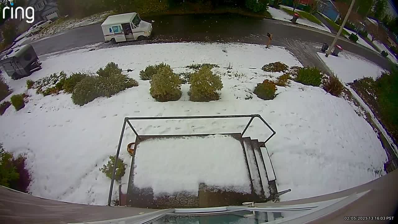 BOOM! Rare Thundersnow caught on camera in Astoria, Oregon