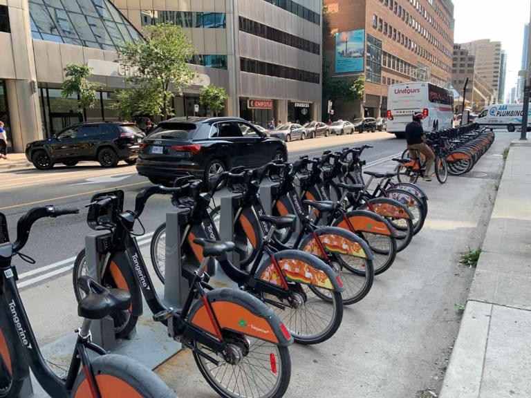 Solo Travel In Toronto (Ultimate Guide!)