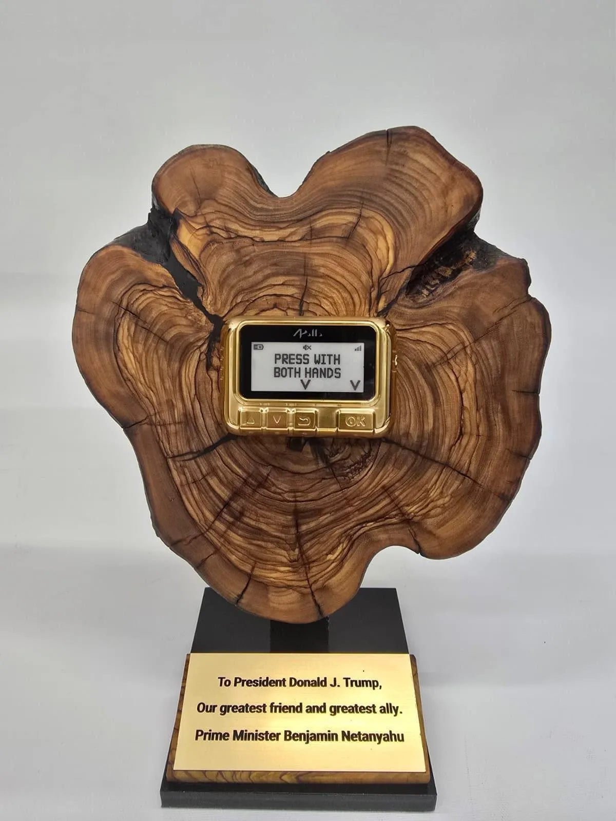 Netanyahu ofereceu a Trump pager como os que Israel fez explodir nas ...