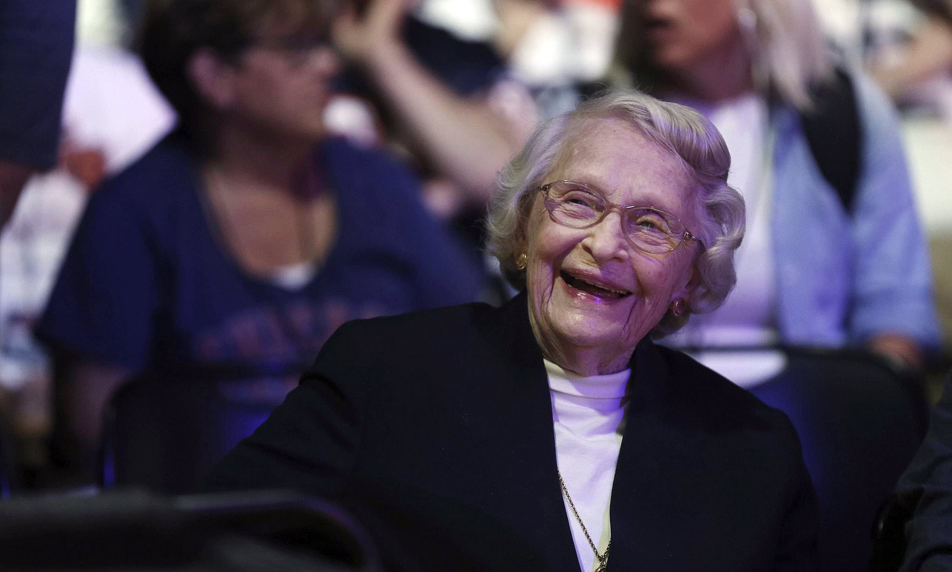 Chicago Bears owner Virginia Halas McCaskey dead at 102: Tributes pour ...