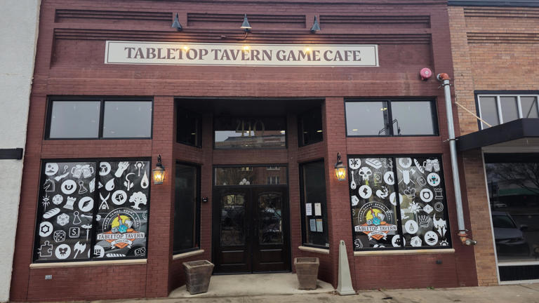Canyon's Tabletop Tavern: Family games, bread and brews