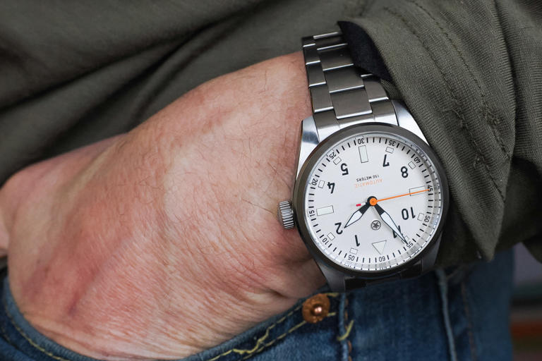 USA-Built Luxury, Solid Tool Watch Specs: Jack Mason Pursuit Pilot Review