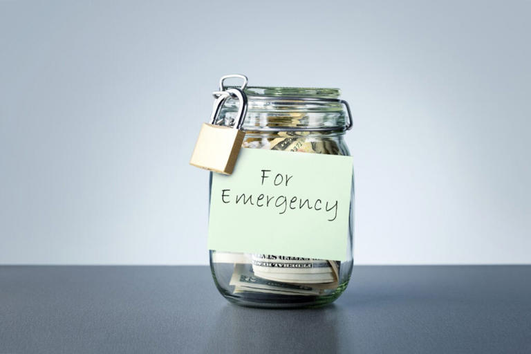 How to Save for An Emergency Fund (Examples of When to Use it!)