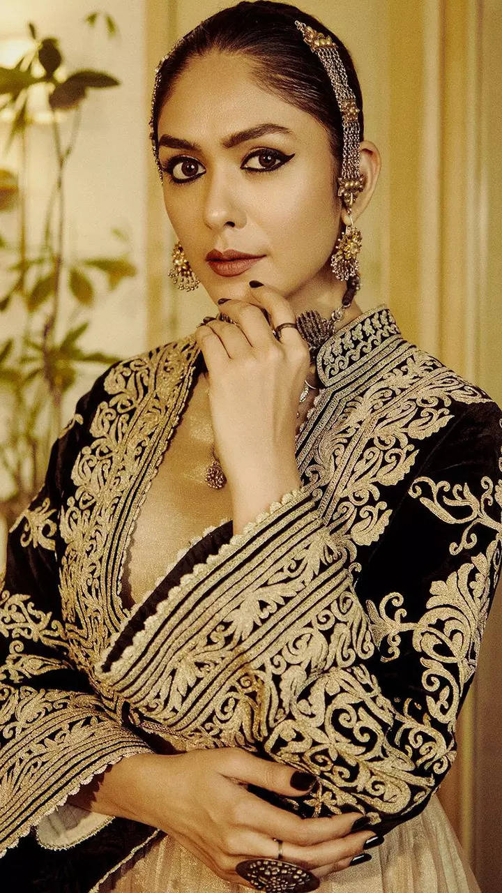 Mrunal Thakur elevates ethnic fashion with her exquisite style statement