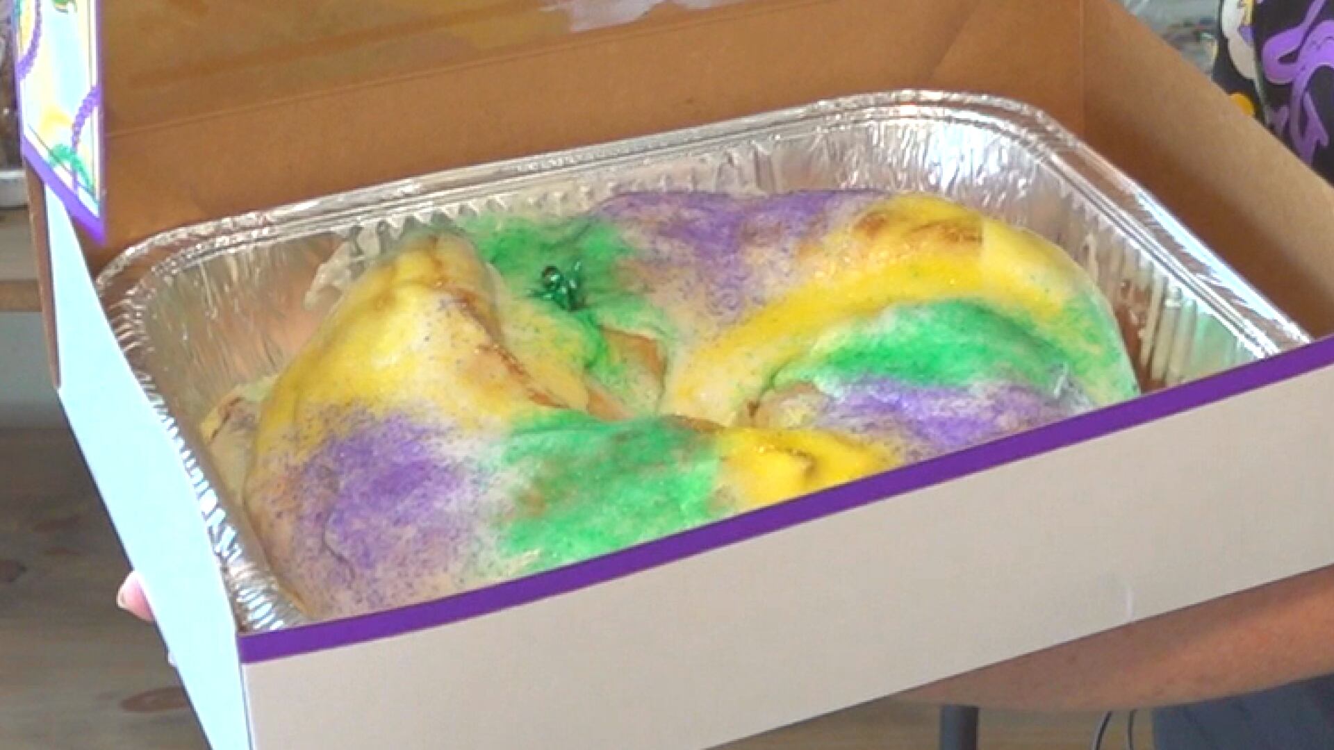 LifeShare giving away free king cakes for blood donation