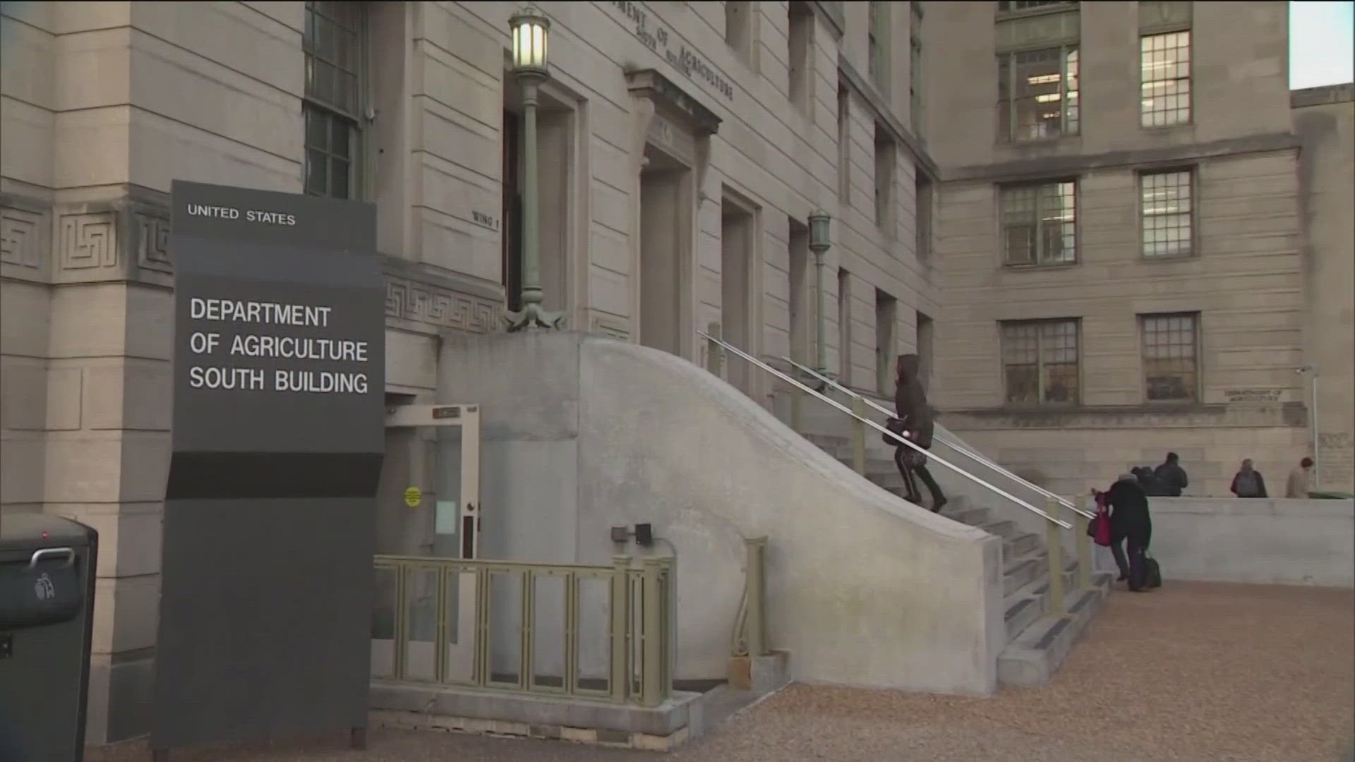 Federal judges block two Trump executive orders