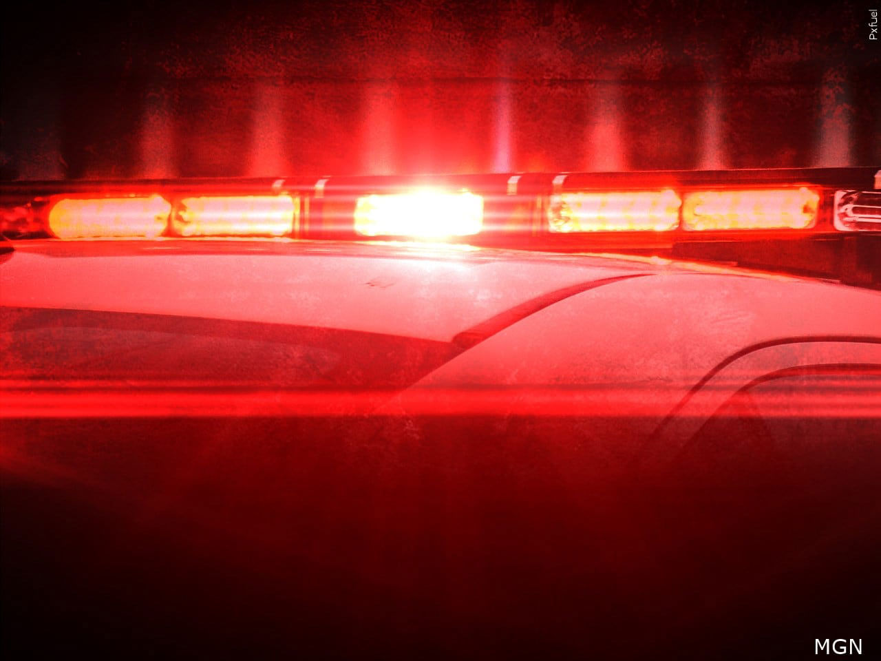 One-car crash leaves one dead in Sarasota One-car crash leaves one dead in Sarasota