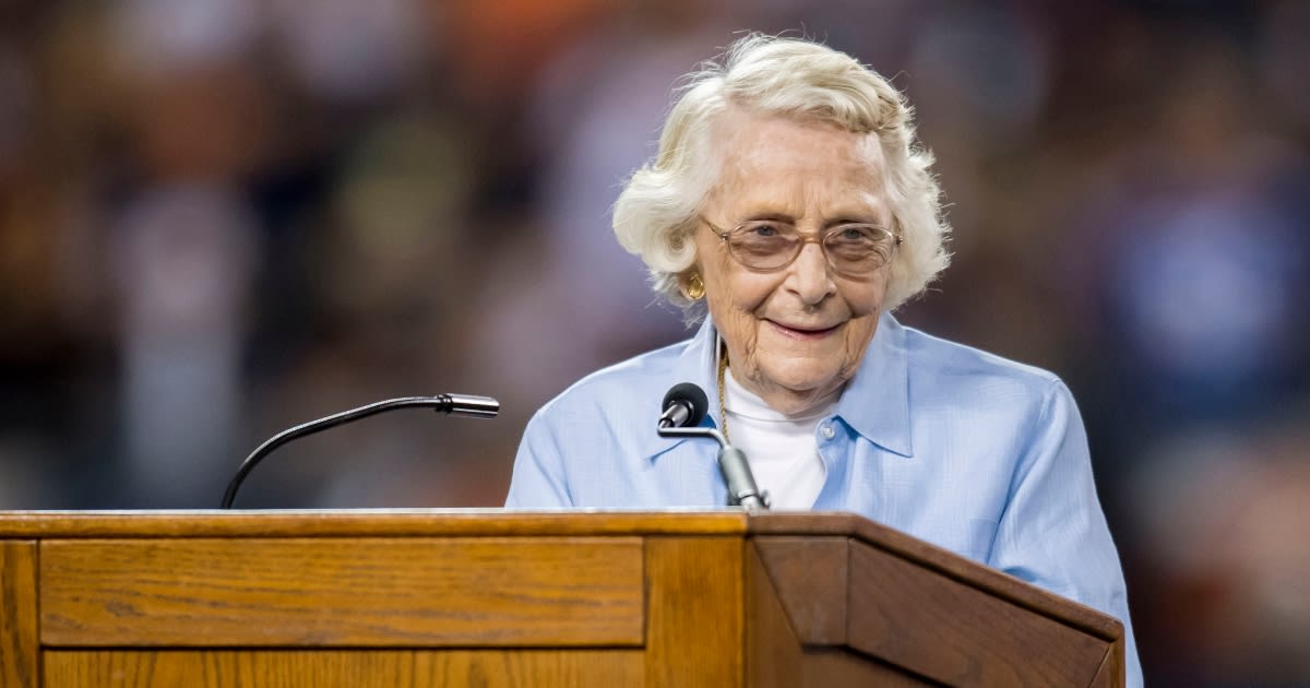 Green Bay Packers pay tribute to late Chicago Bears owner Virginia ...